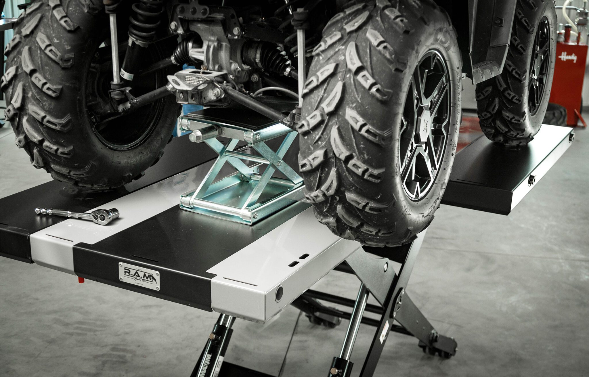 Universal Scissor Jack | Handy Industries